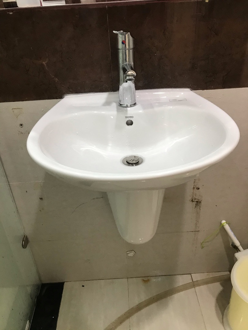 Chậu rửa Lavabo TOTO chân lửng LHT300CR