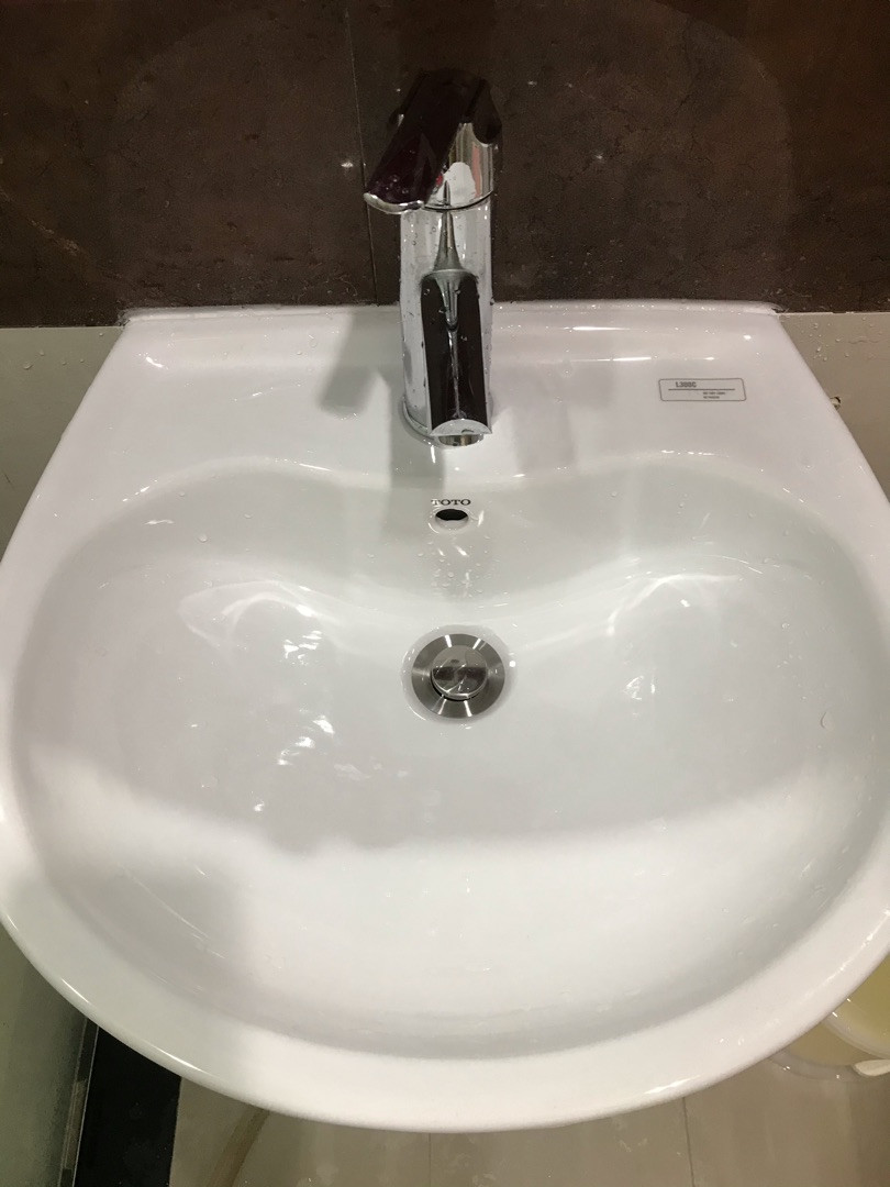 Chậu rửa Lavabo TOTO chân lửng LHT300CR
