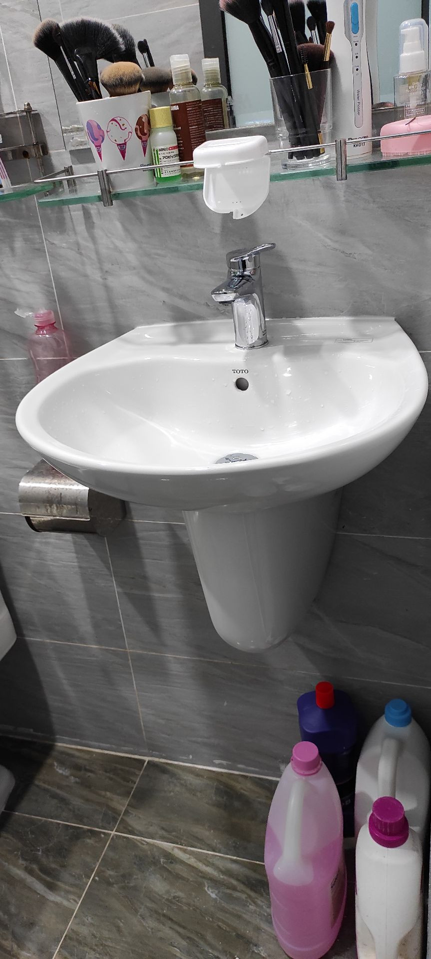 Chậu rửa Lavabo TOTO chân lửng LHT300CR