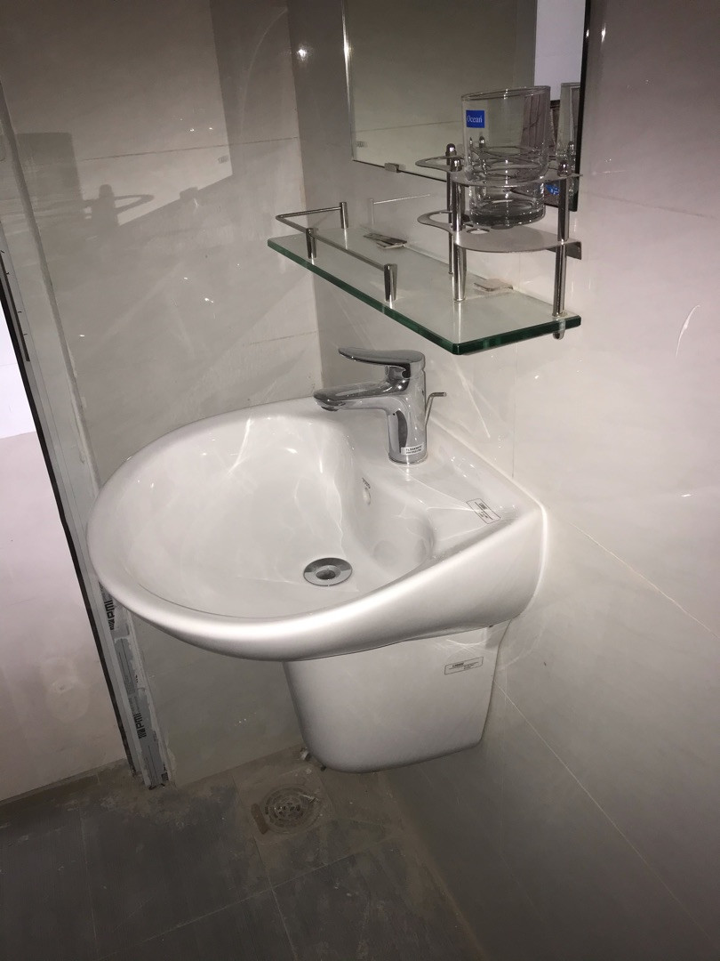 Chậu rửa Lavabo TOTO chân lửng LHT300CR