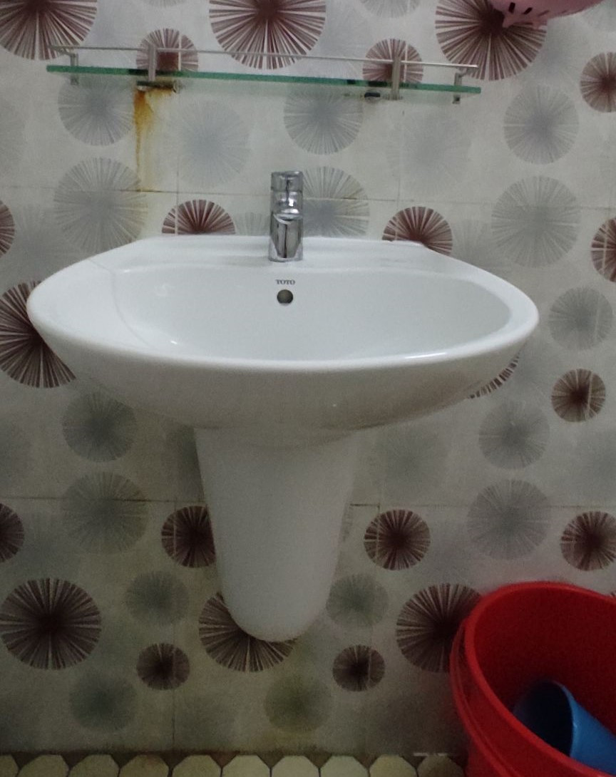 Chậu rửa Lavabo TOTO treo tường chân lửng LHT300CR ƯU ĐÃI 01/2024