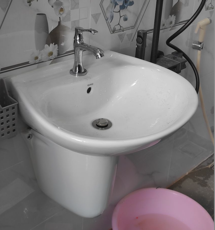 Chậu rửa Lavabo TOTO treo tường chân lửng LHT300CR ƯU ĐÃI 07/2024