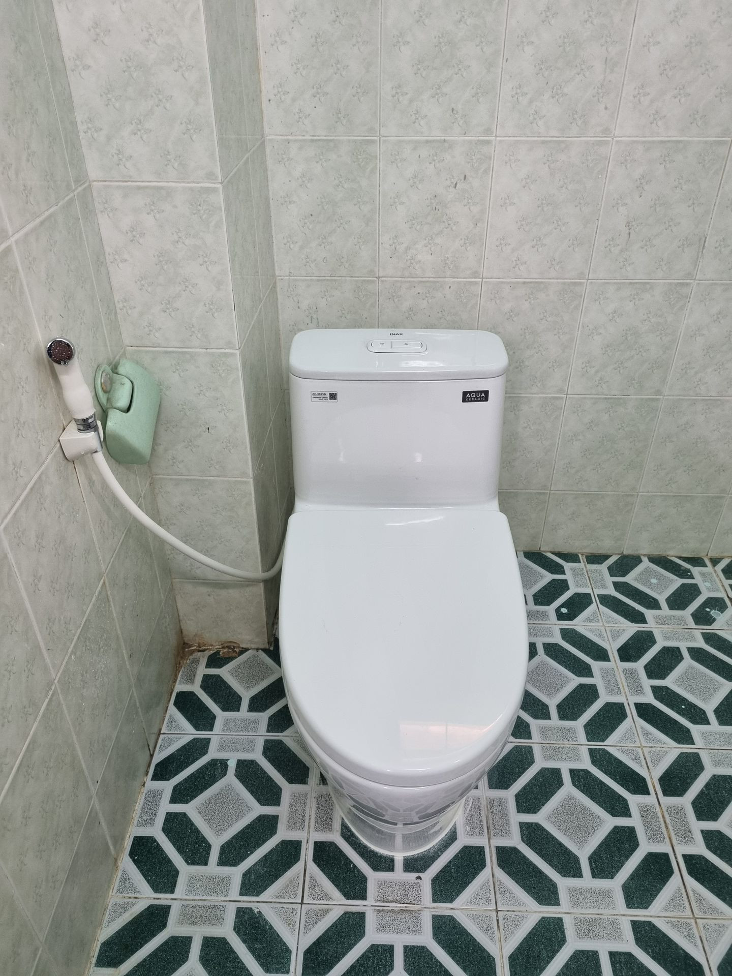 Bồn cầu INAX 1 khối AC-989VN (AC989VN) nắp đóng êm