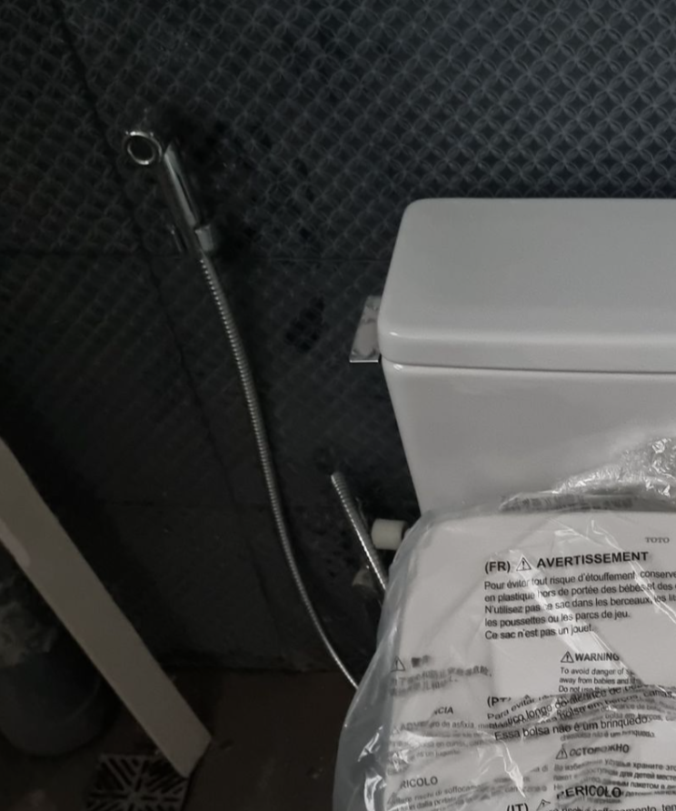 Vòi xịt vệ sinh TOTO TVCF201 nhựa mạ crom