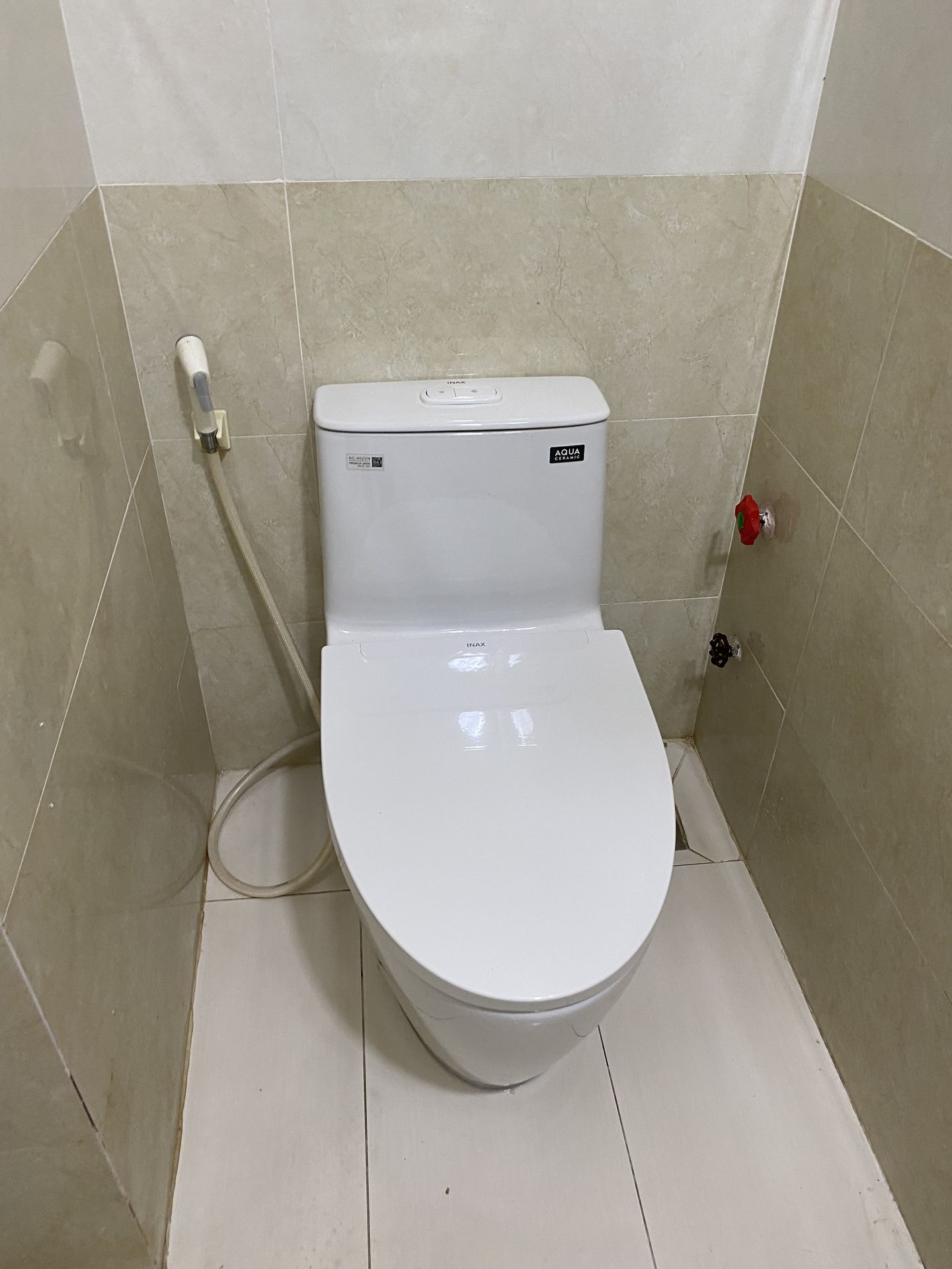 Bồn cầu INAX 1 khối AC-902VN (AC902VN) nắp đóng êm