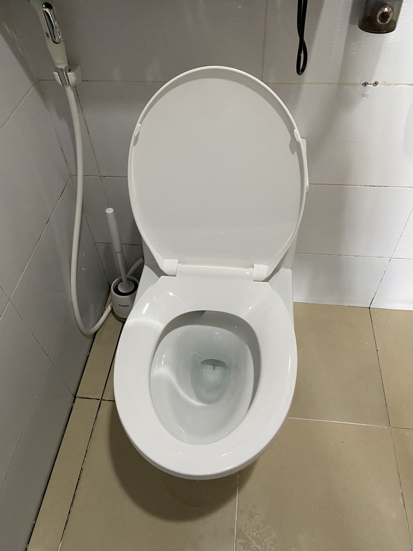 Bồn cầu 1 khối nắp êm Viglacera V823 (+ vòi xịt VG826)