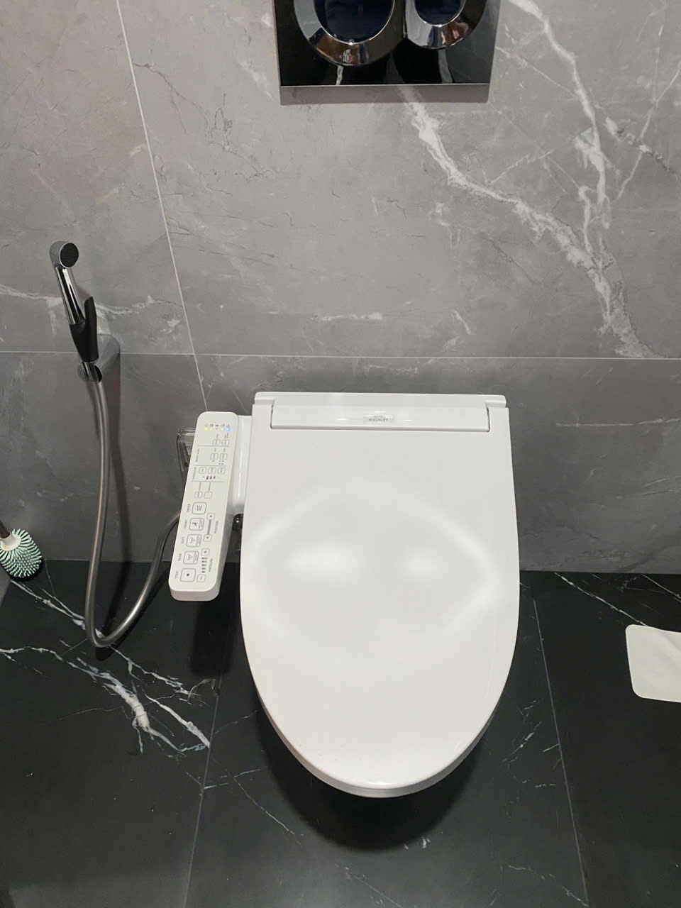 Nắp bồn cầu thông minh Washlet C2 TOTO TCF23410AAA (W16)