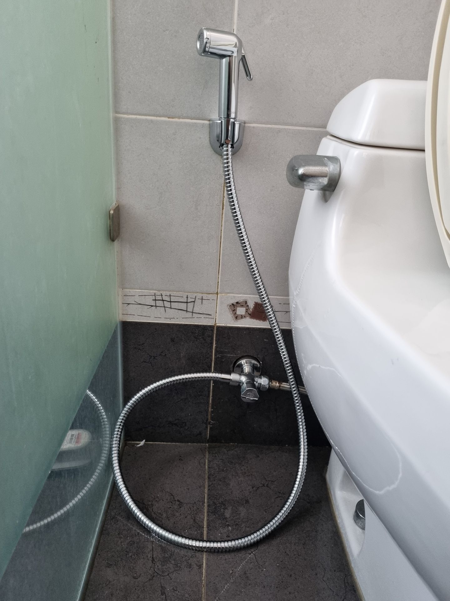 Vòi xịt vệ sinh TOTO TVCF201 nhựa mạ crom