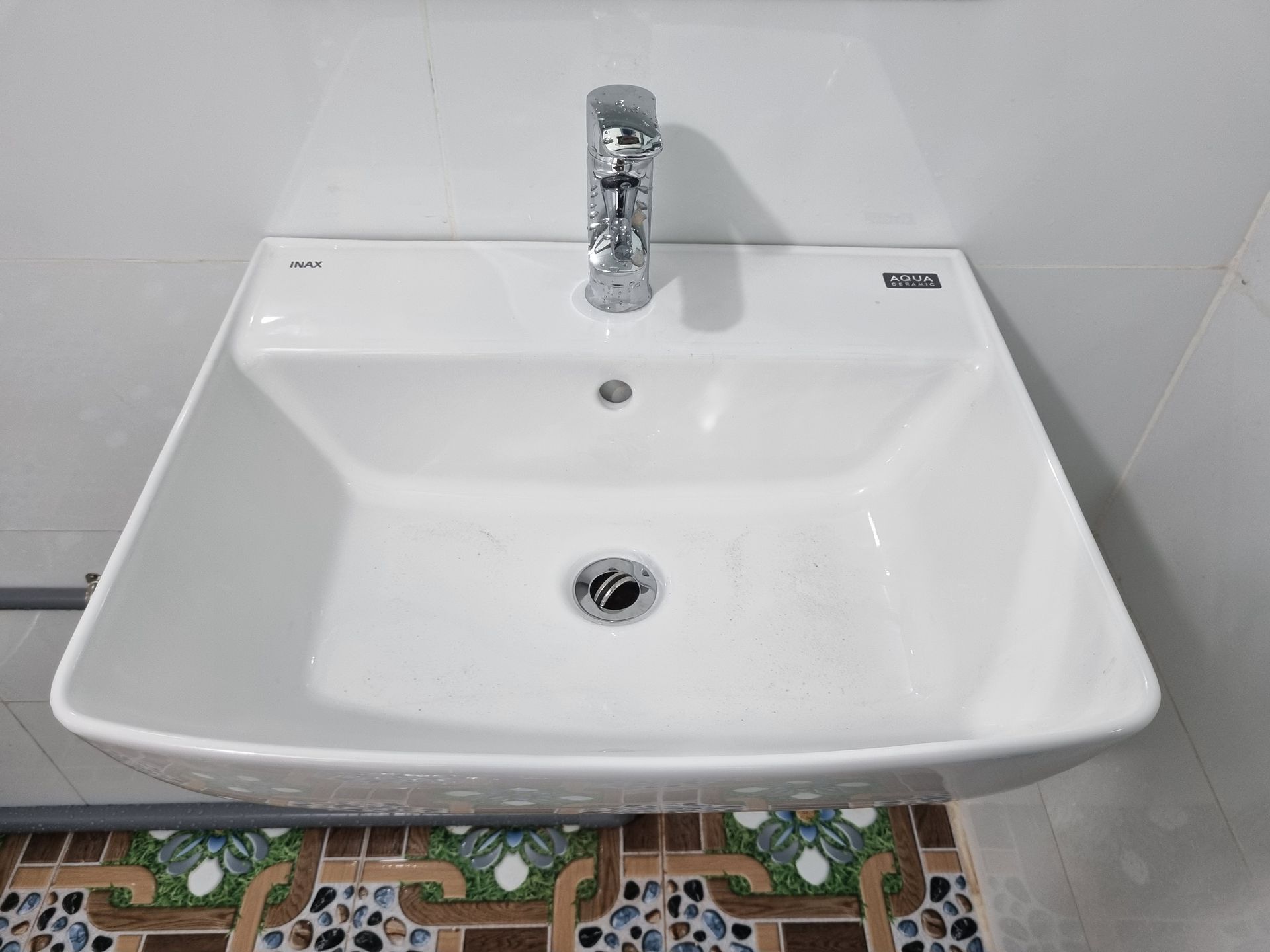 Vòi chậu lavabo lạnh INAX LFV-22S