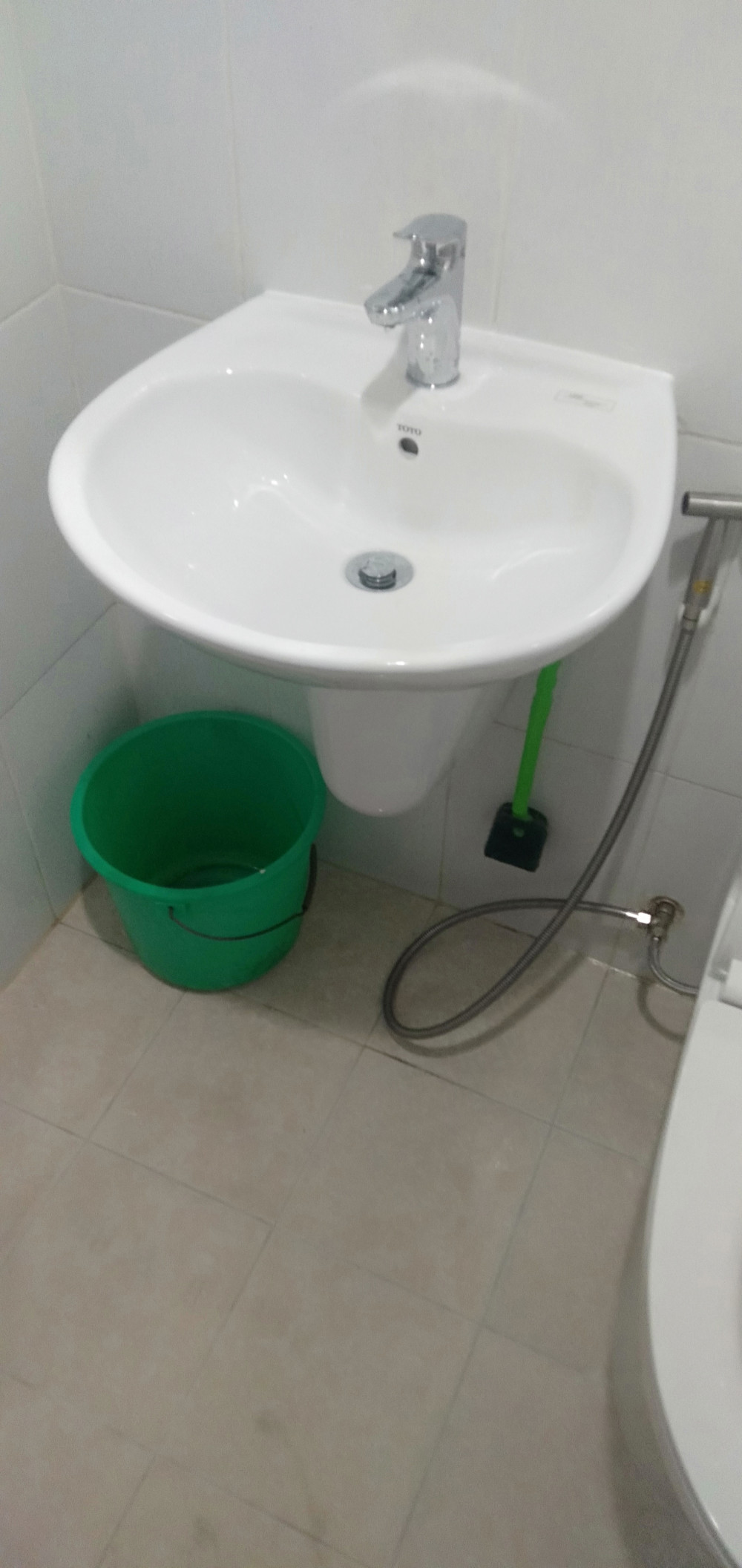 Chậu rửa Lavabo TOTO chân lửng LHT300CR