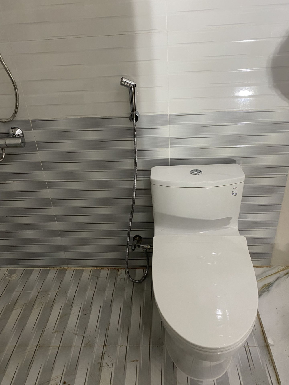 Bồn cầu TOTO MS885DT8 1 khối men sứ chống bẩn, tiết kiệm nước