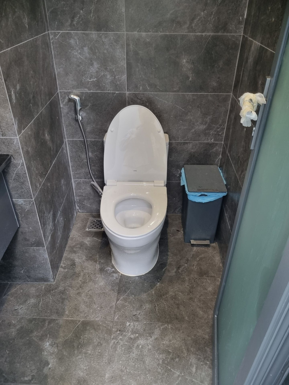 Bồn cầu TOTO MS885DT8 1 khối men sứ chống bẩn, tiết kiệm nước