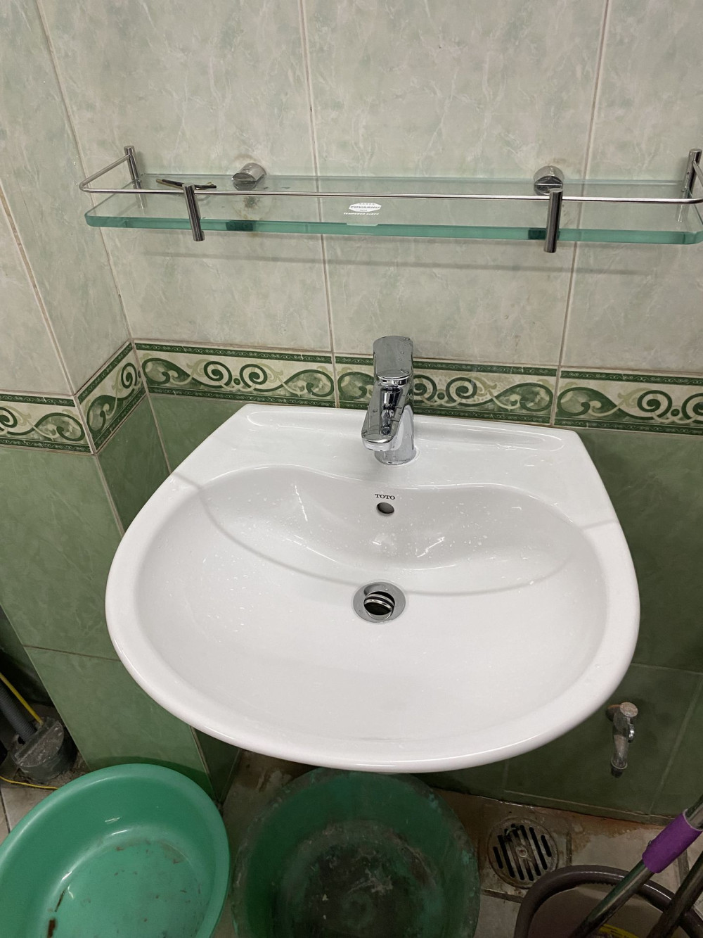 Chậu rửa Lavabo TOTO treo tường chân lửng LHT300CR ƯU ĐÃI 08/2024